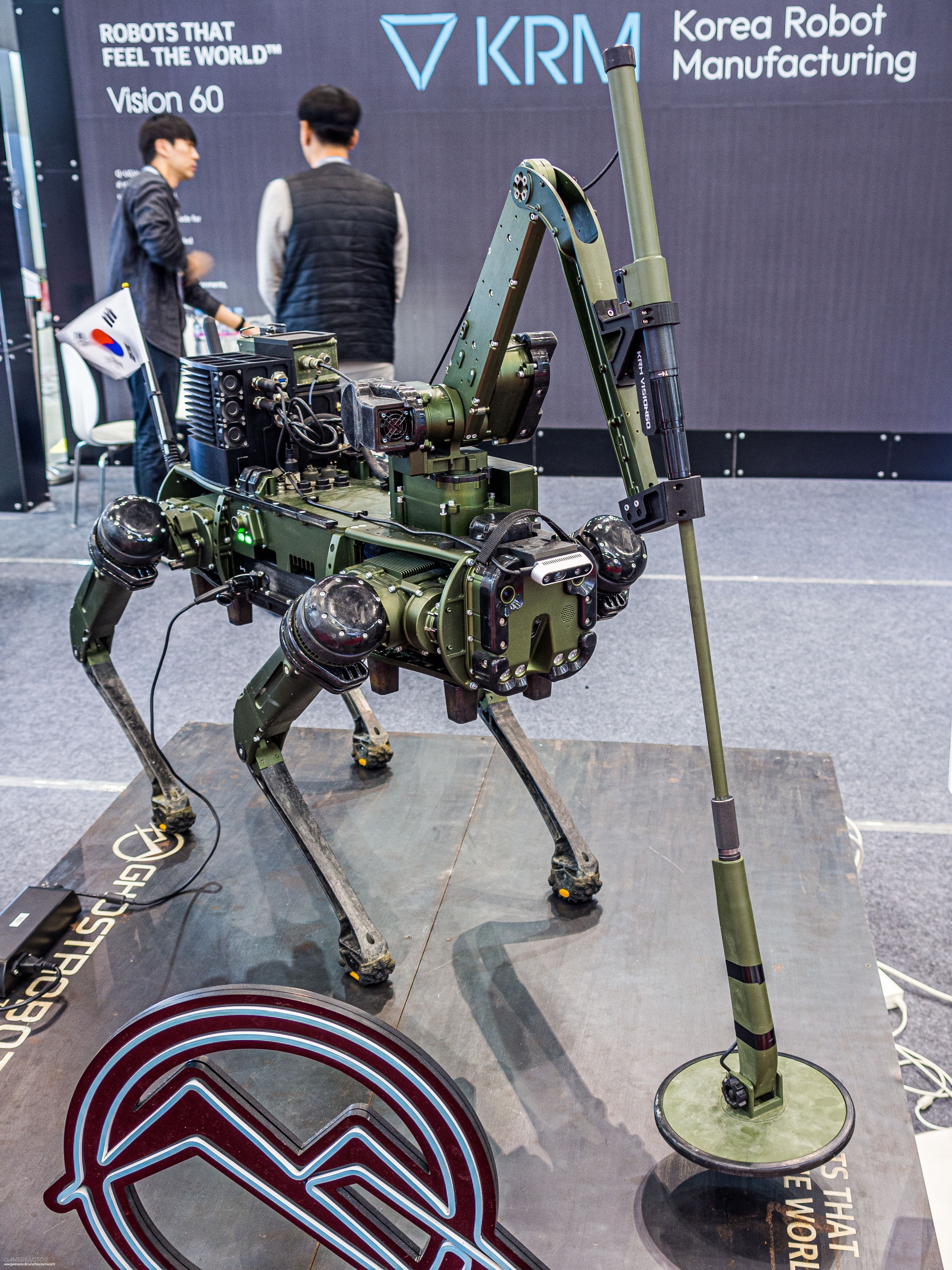 Patrullrobothundar utrustade med kulsprutor kan snart sättas in i ...