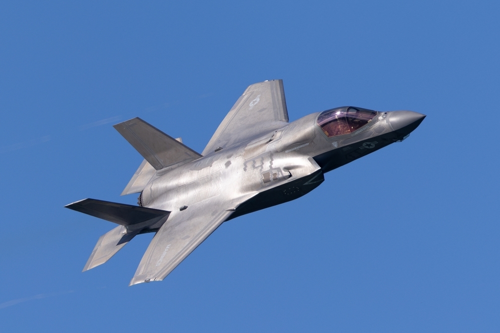 Nya F-35B Lightning-jetplan stärker Storbritanniens luftstridsstyrka ...