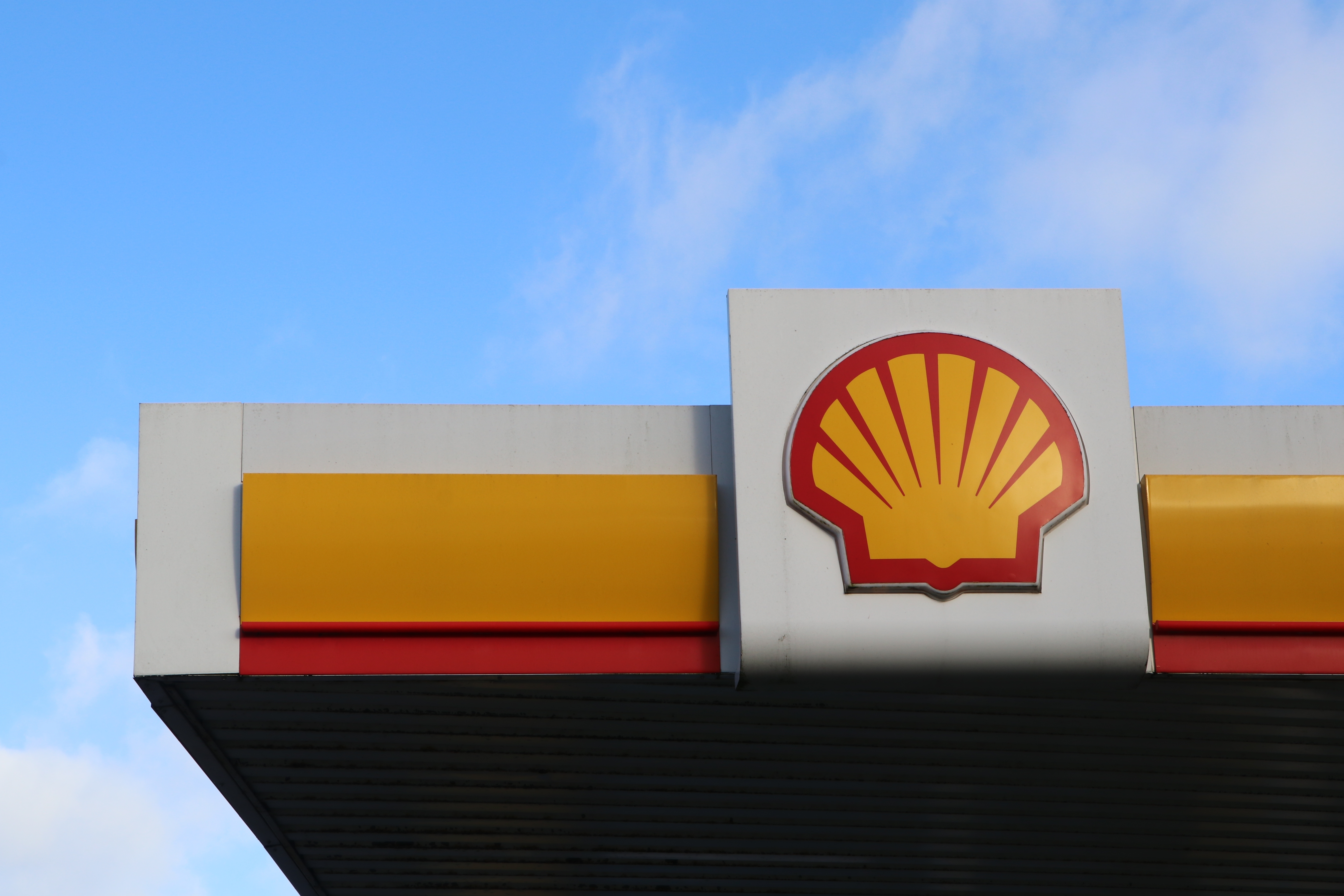 Shell hävdade att de fortsatt pumpa olja genom den nigerianska ...