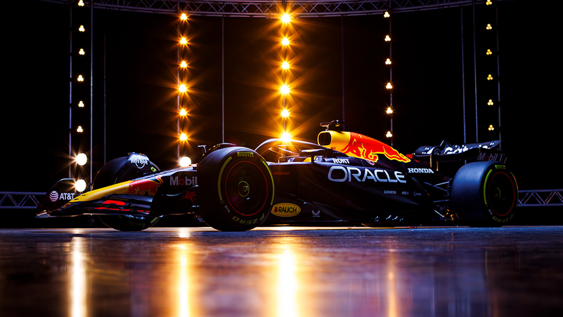 Red Bull presenterar den nya RB21-bilen, en "evolution" för Verstappen ...