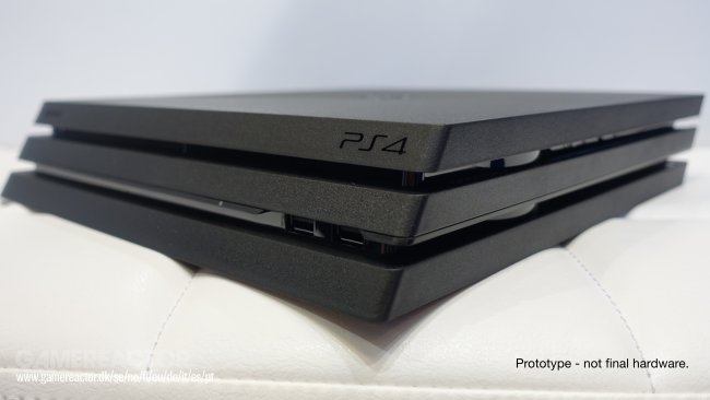 Första bilderna på en PS4 Pro ute i det vilda (på en soffa) - - Gamereactor