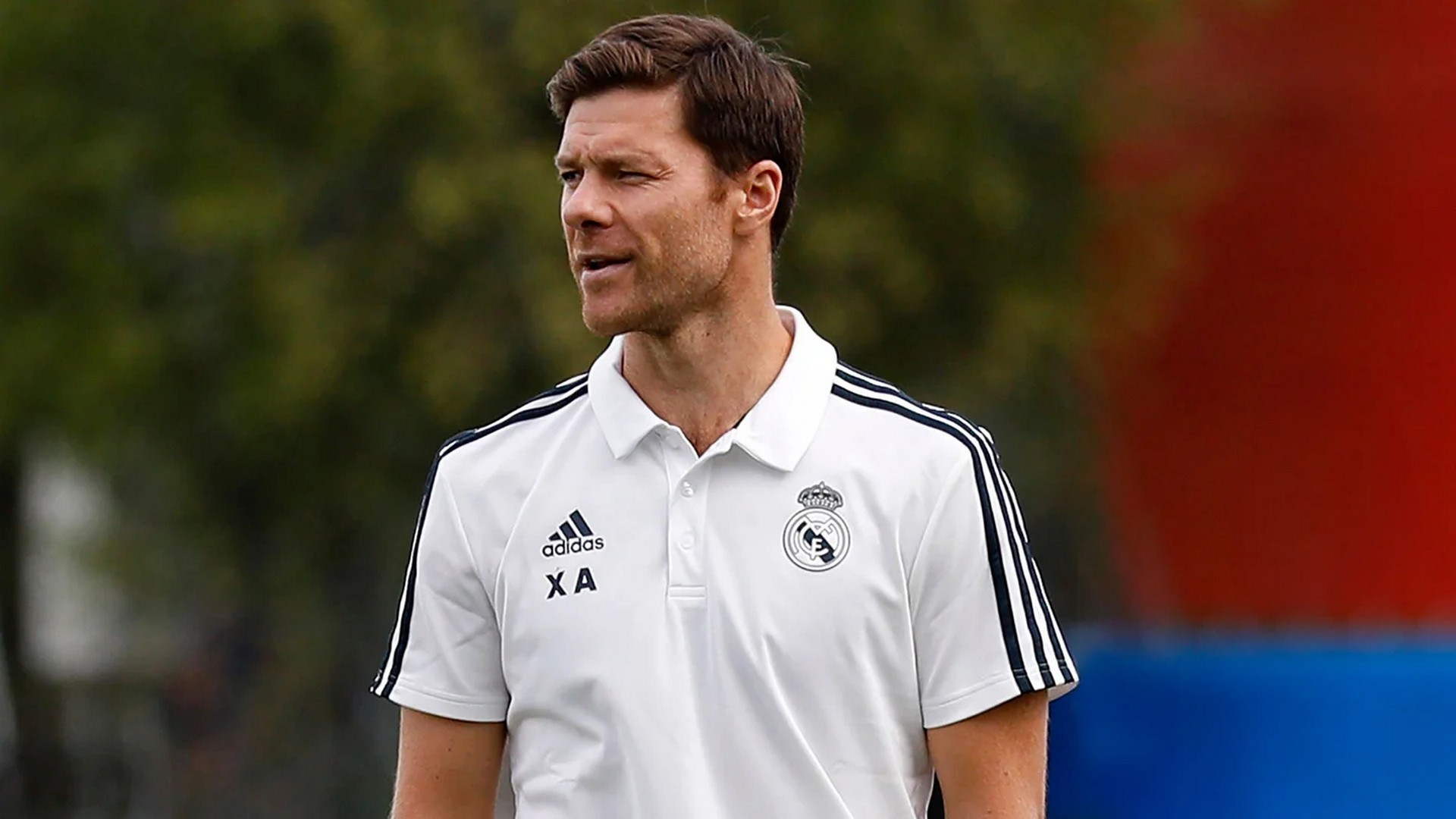 Äntligen tillkännager Real Madrid Xabi Alonso som sin nya huvudtränare ...