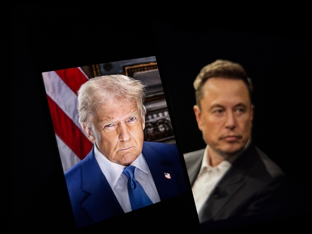 Trump och Musk drabbar samman offentligt om utgiftsräkningen ...
