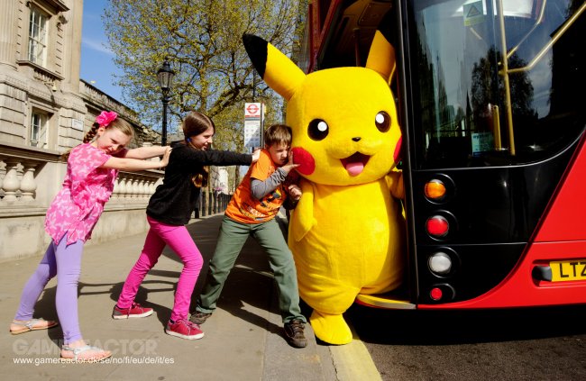 Pikachu åker buss. Med en hel hög ungar - Pokémon Heartgold/Soulsilver ...