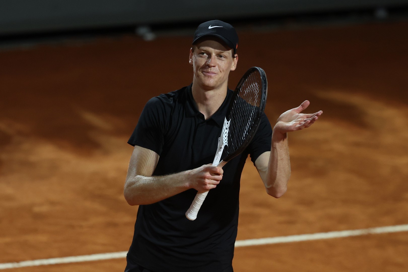 Jannik Sinner dämpar oron för sin arm när han besegrar Ben Shelton ...