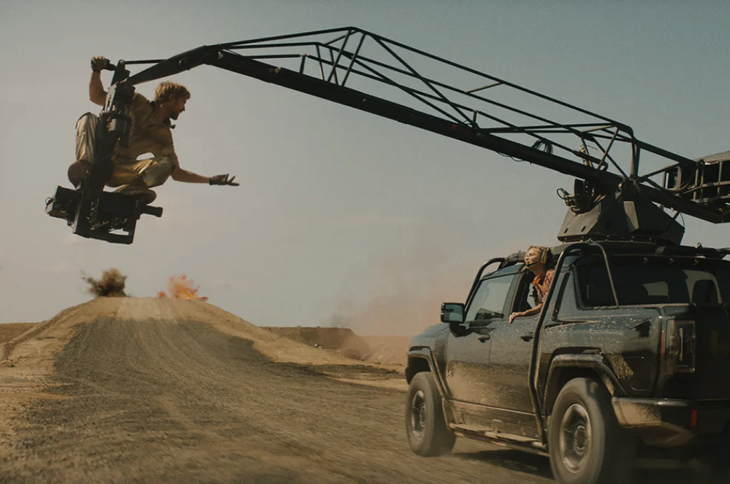 Se Ryan Gosling som stuntman i fartfyllda trailern till The Fall Guy