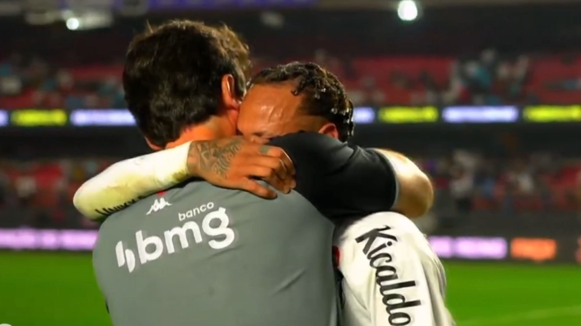 Neymar i tårar när Santos förlorar med 6-0 på hemmaplan och fansen ...