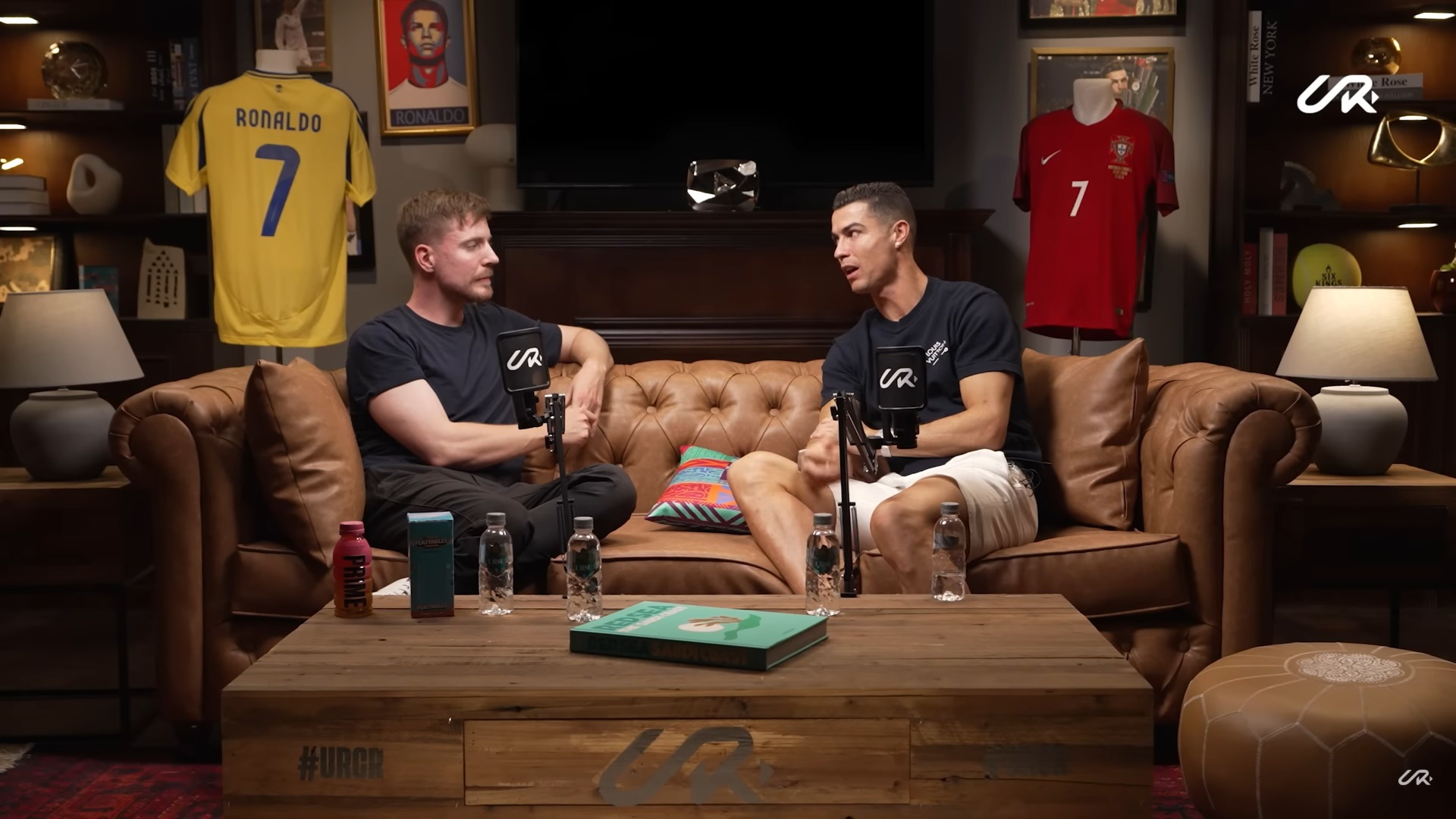 Cristiano Ronaldo pratar med Mr. Beast om att spela TV-spel med sin son ...