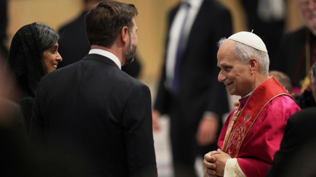 JD Vance möter påven Leo XIV i Vatikanen - - Gamereactor