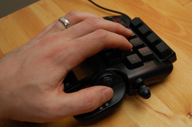 Saitek Cyborg Command Unit - Saitek Cyborg Command Pad - Gamereactor