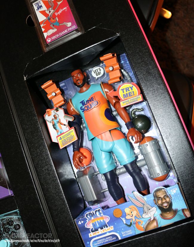 Vi packar upp Xbox Space Jam: A New Legacy-kit - Space Jam: A New ...